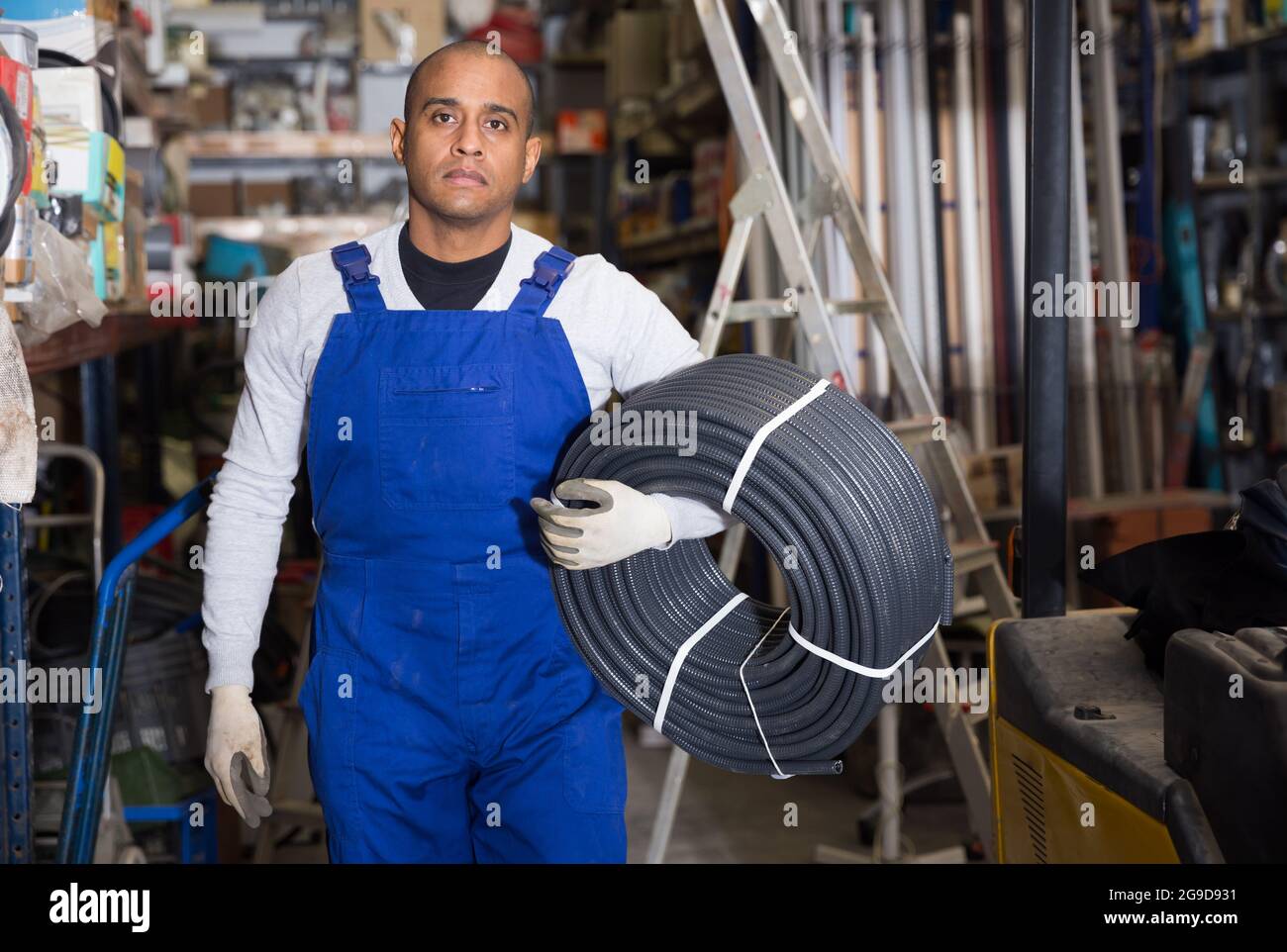 Choosing fasteners hi-res stock photography and images - Alamy