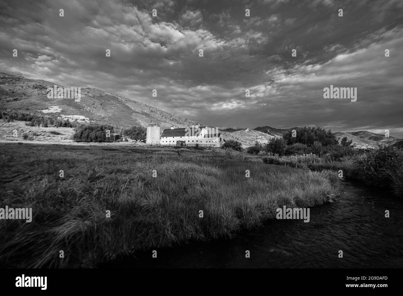 Countryside farm scenic Black and White Stock Photos & Images - Alamy