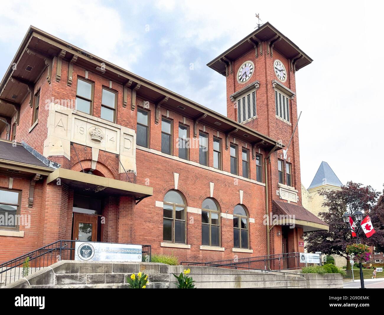 Post office building with clock tower (1914). Colonial-style ...