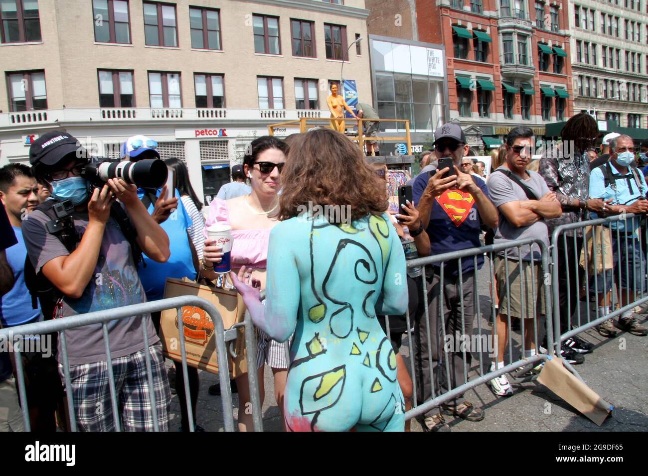 New york body painting day hi-res stock photography and images - Alamy