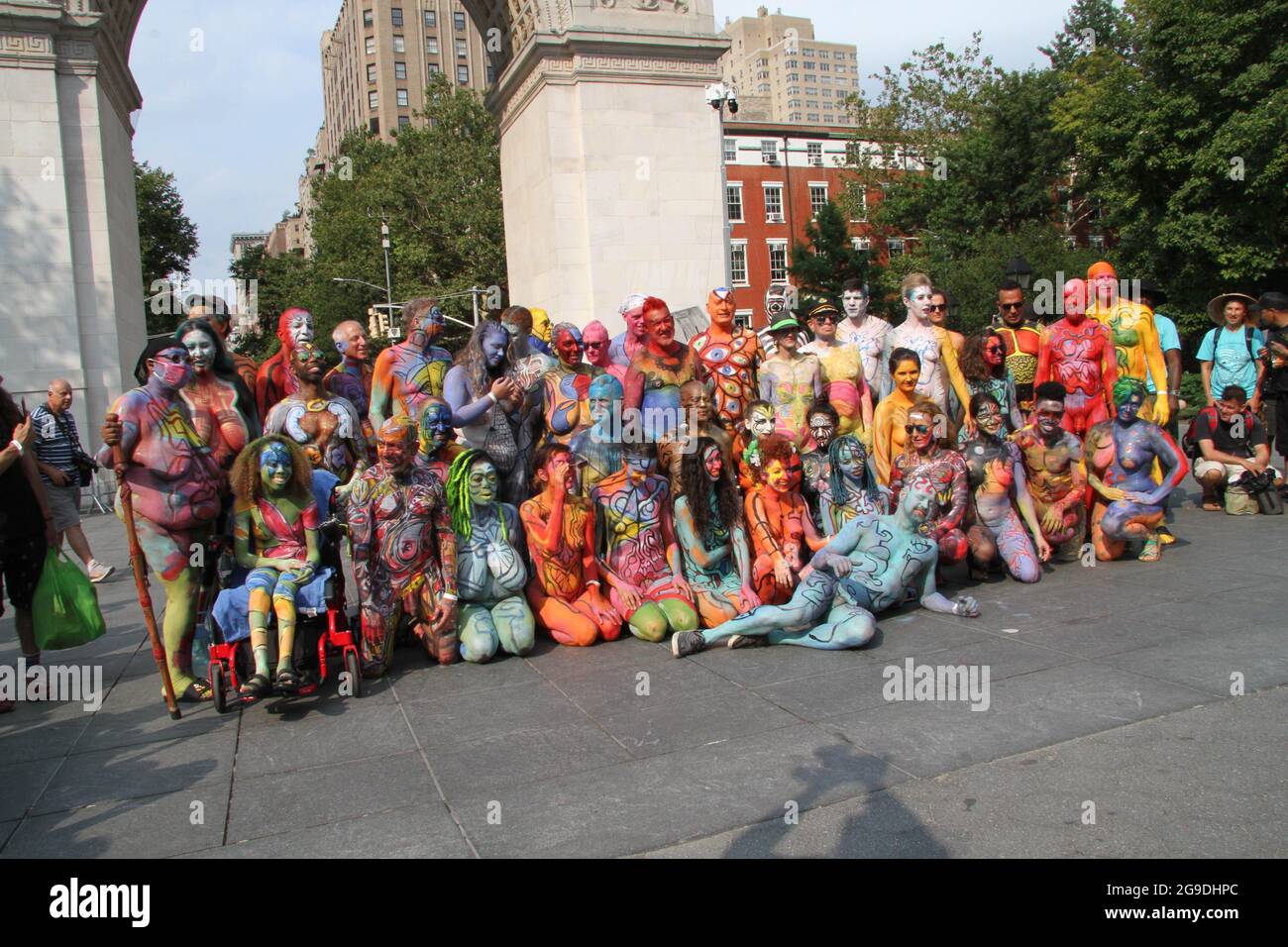 New york body painting hi-res stock photography and images - Alamy
