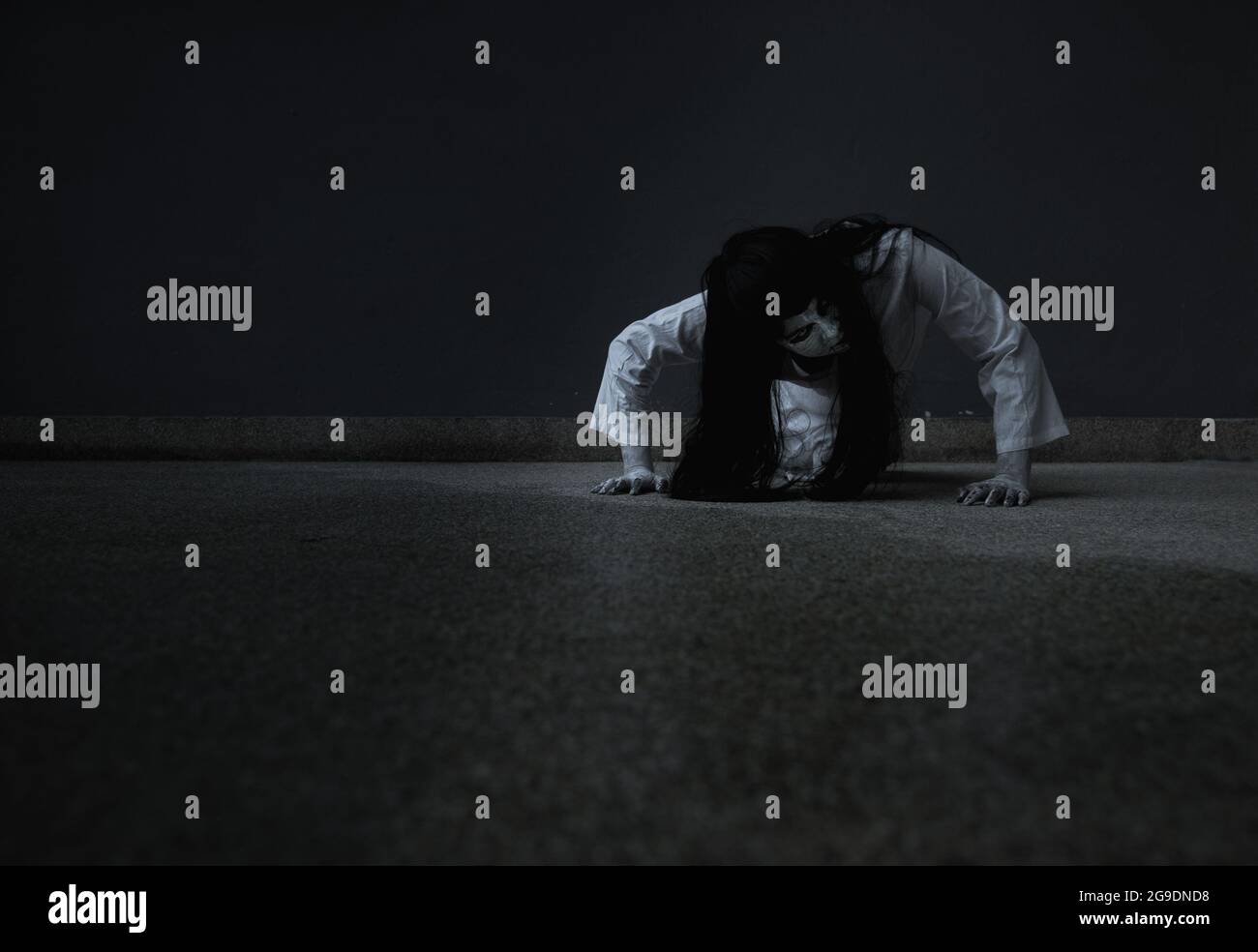 Woman crawling ghost hi-res stock photography and images - Alamy