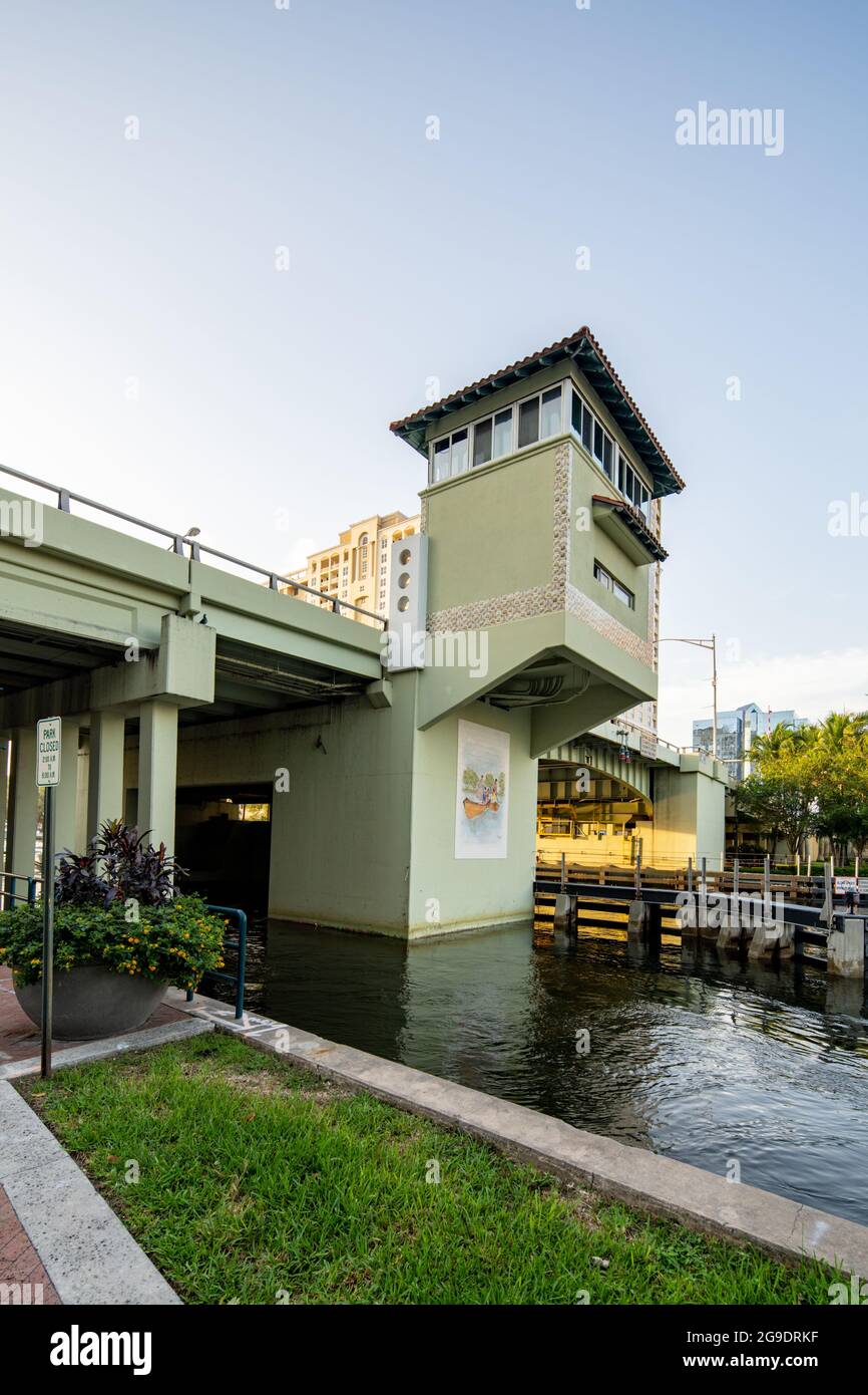 3rd avenue bridge hi-res stock photography and images - Alamy