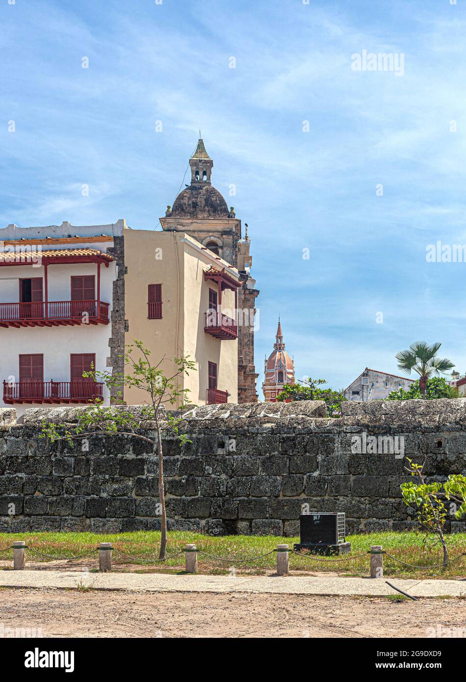 Historic buildings inside the old walled city centre, Cartagena de ...