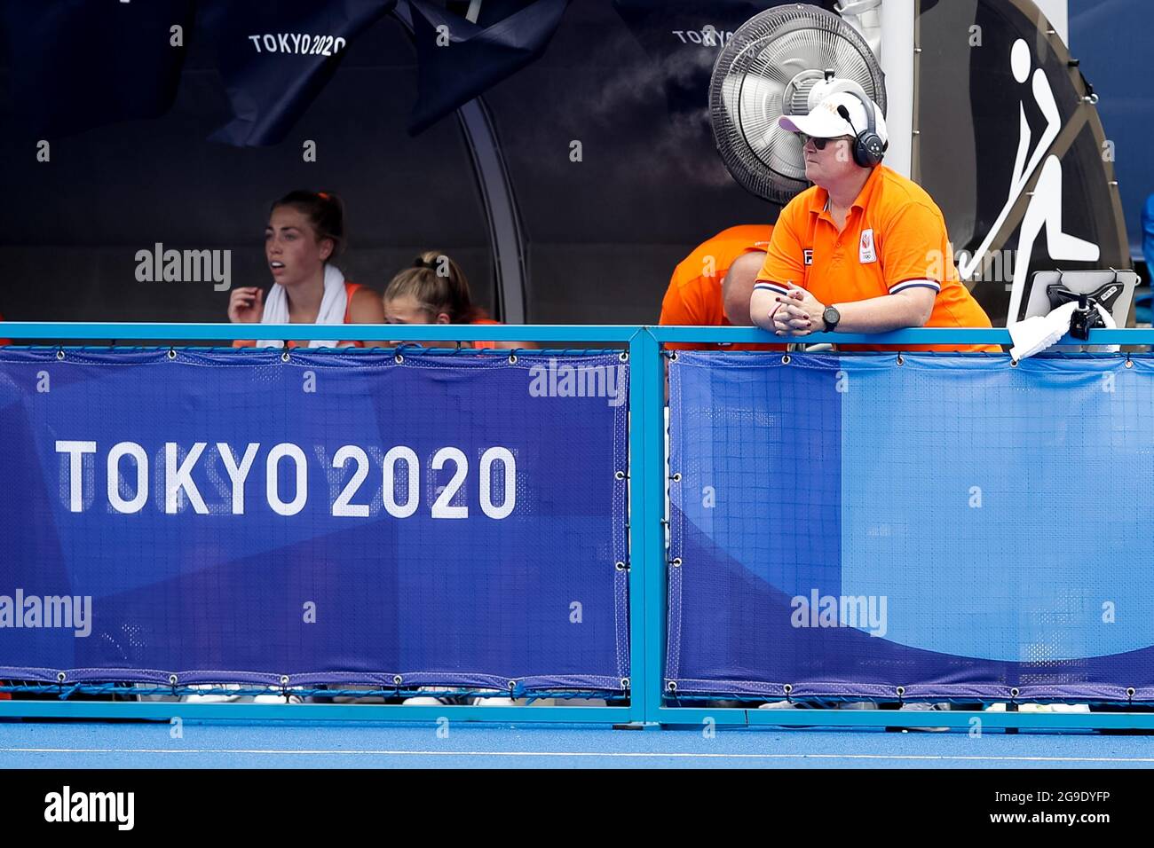 TOKYO, JAPAN - JULY 26: coach Alyson Annan of the Netherlands during ...