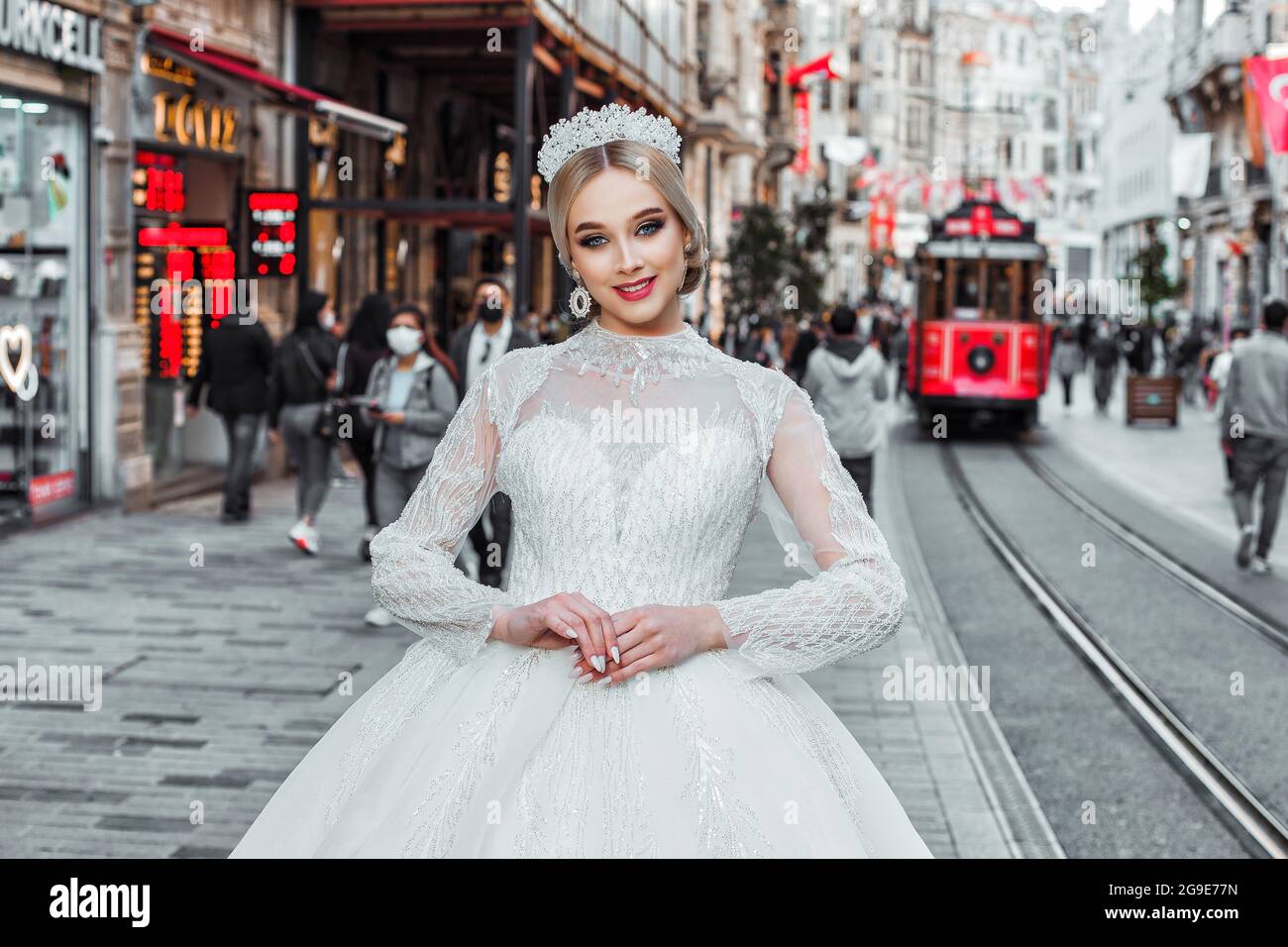 Serbian bride hi-res stock photography and images - Alamy