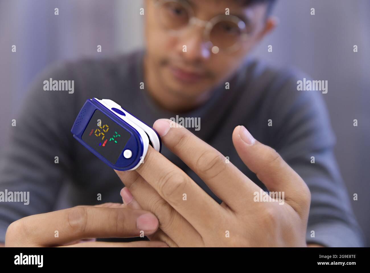 Oxygen saturation probe hi-res stock photography and images - Alamy