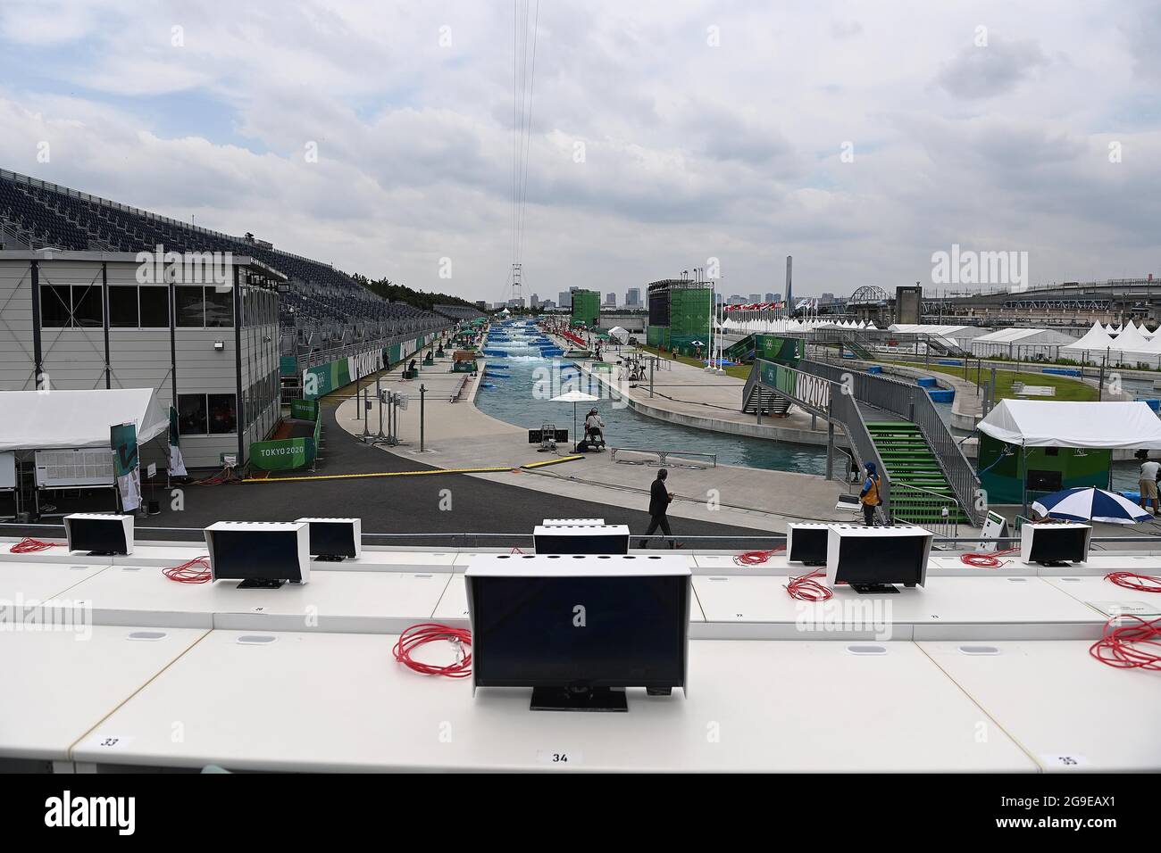 Commentary positions hi-res stock photography and images - Alamy