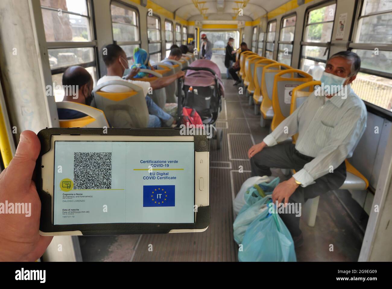 THE ITALIAN DIGITAL PASS WITH THE QR CODE NECESSARY TO ACCESS PUBLIC ...