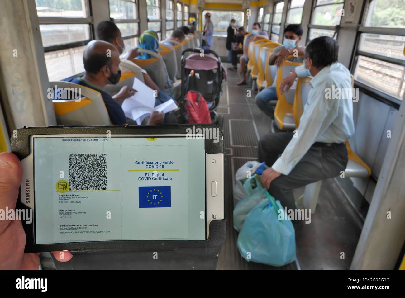 THE ITALIAN DIGITAL PASS WITH THE QR CODE NECESSARY TO ACCESS PUBLIC ...