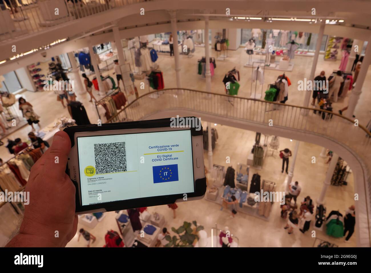 THE ITALIAN DIGITAL PASS WITH THE QR CODE NECESSARY TO ENTER THE ...