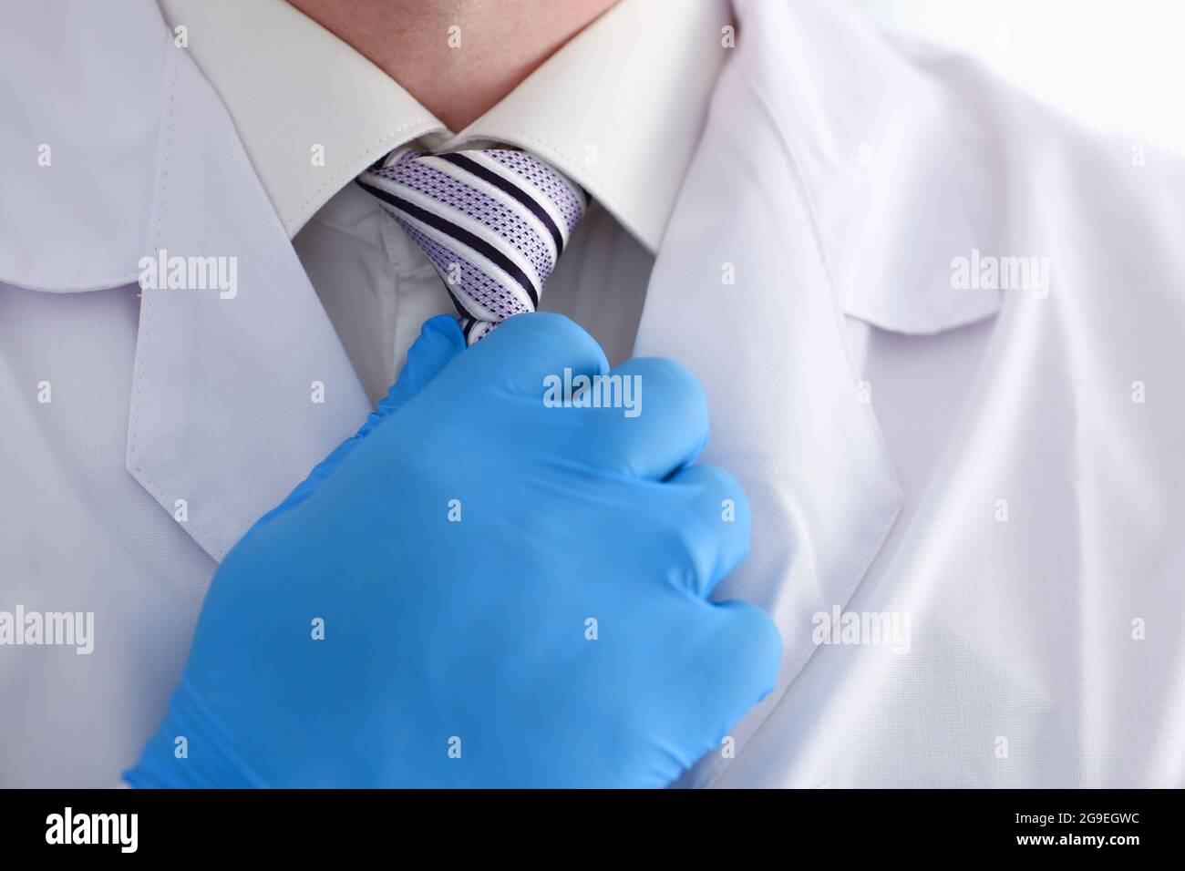 Medical dressing gown hi-res stock photography and images - Alamy