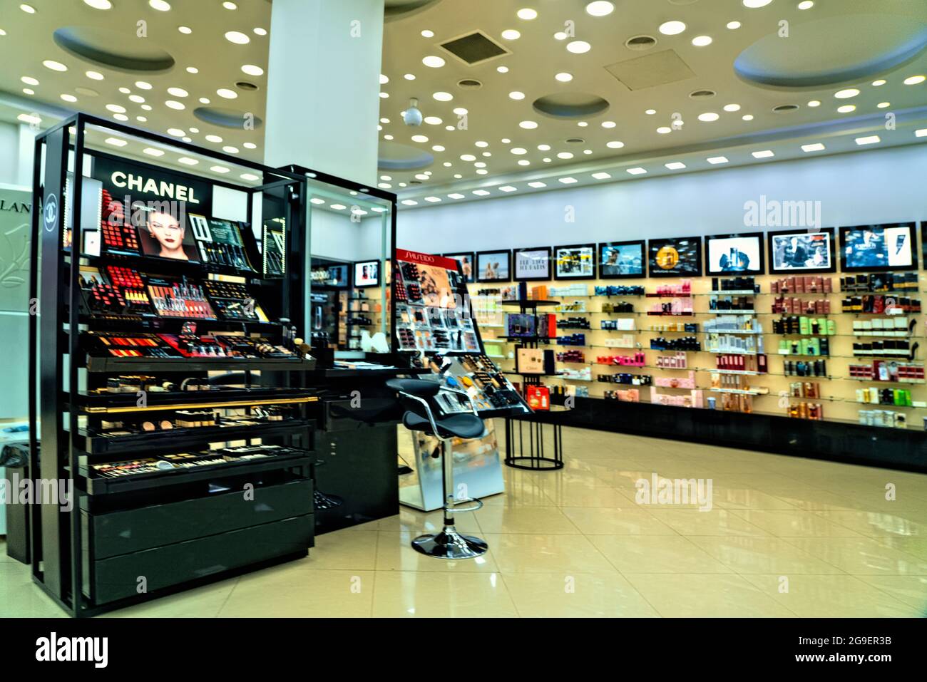 Luxury cosmetics display mall hi-res stock photography and images - Alamy