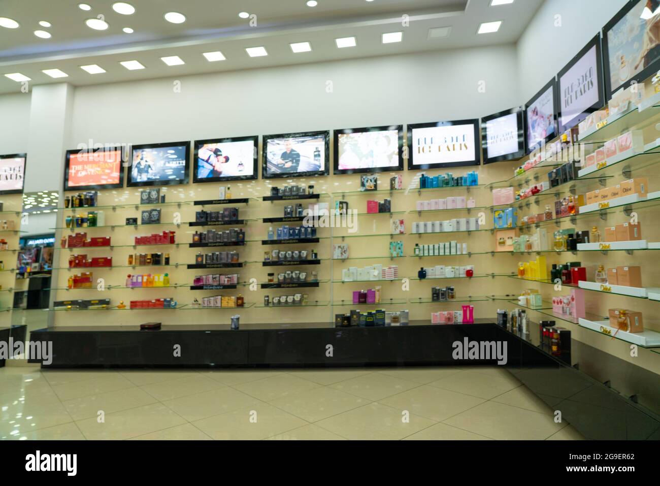 Department store makeup counter hi-res stock photography and images - Alamy