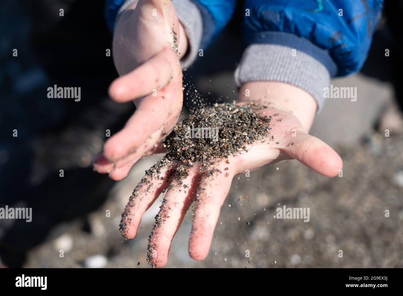 Palm facing camera hi-res stock photography and images - Alamy