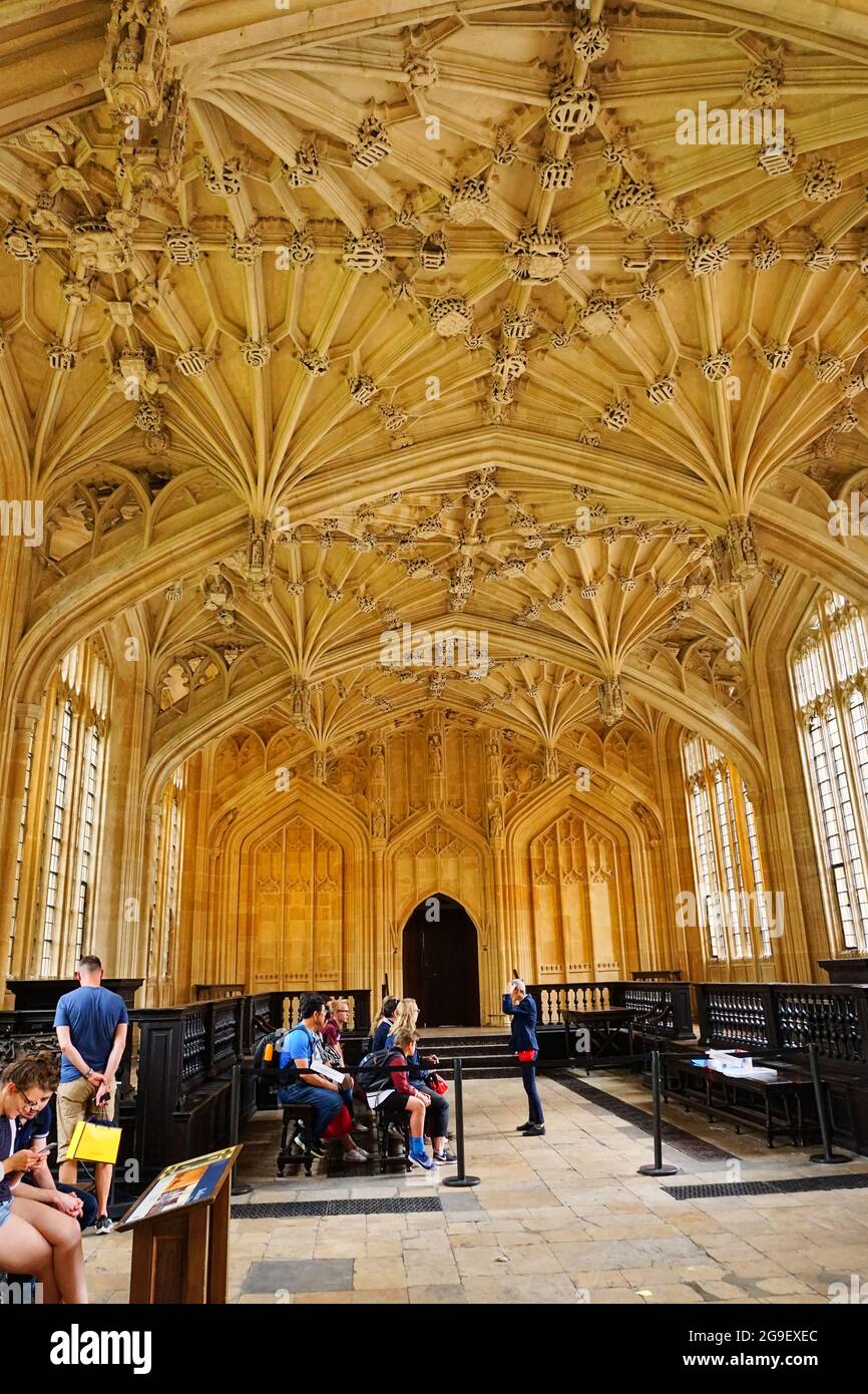 Inside of a school building hi-res stock photography and images - Alamy