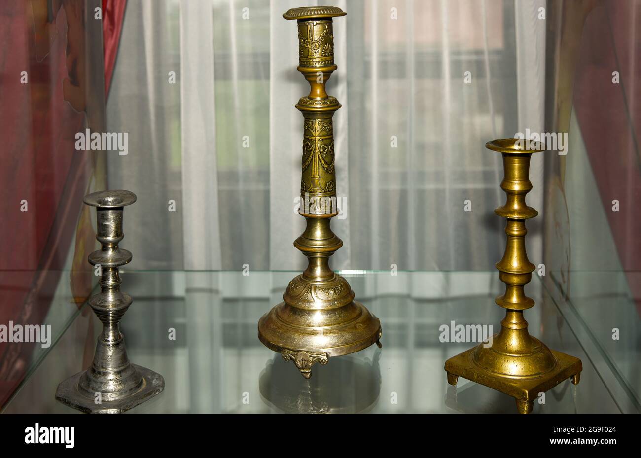 Candlestick patterns hi-res stock photography and images - Alamy