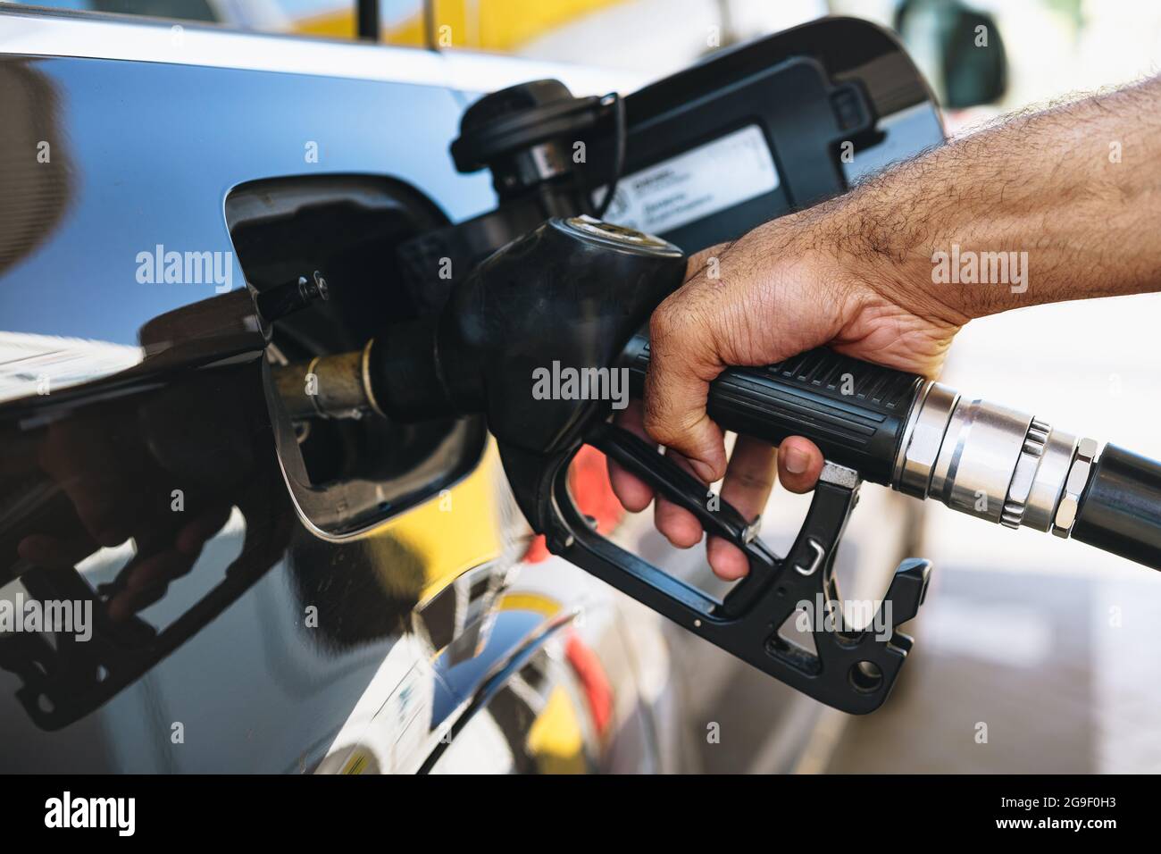 Gas station attendant filling up hi-res stock photography and images ...