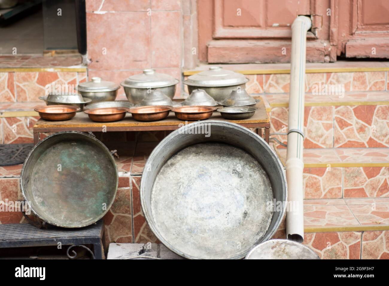 Antique copper pots hi-res stock photography and images - Alamy