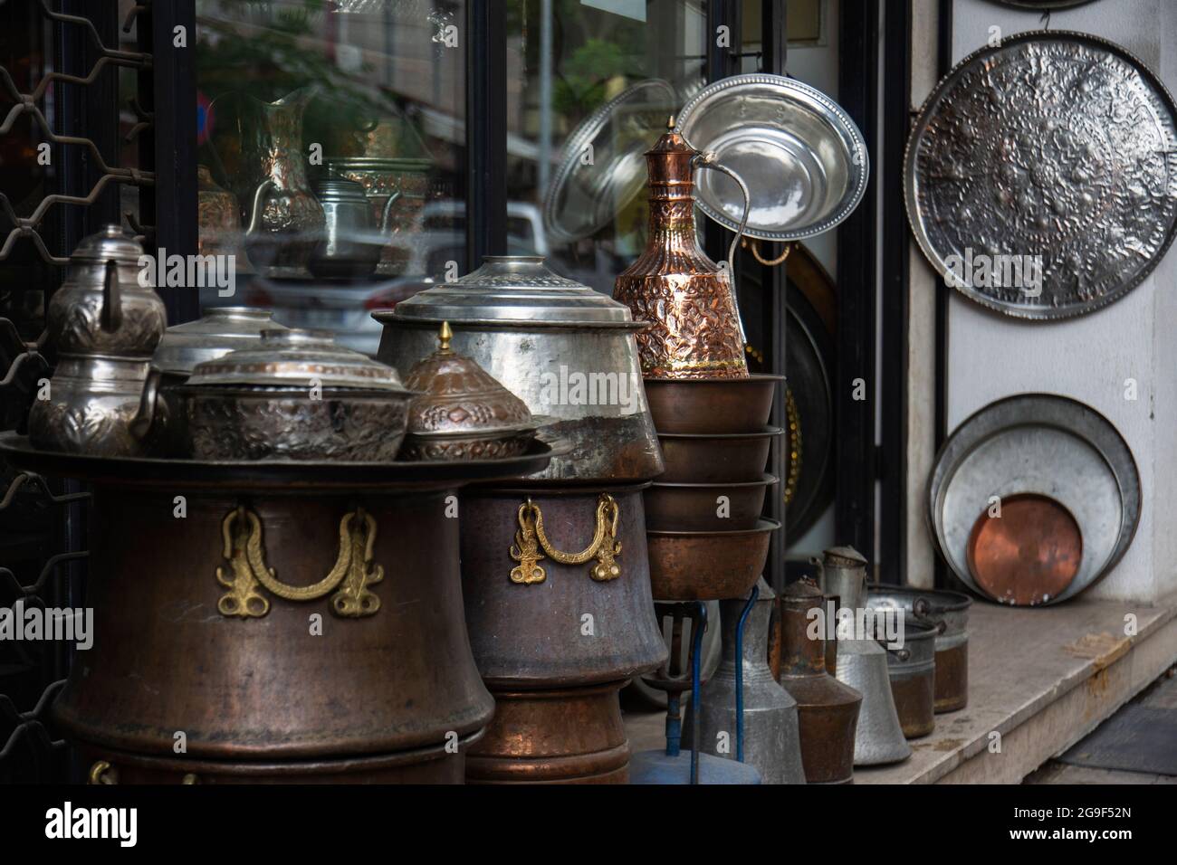 Antique copper pots hi-res stock photography and images - Alamy