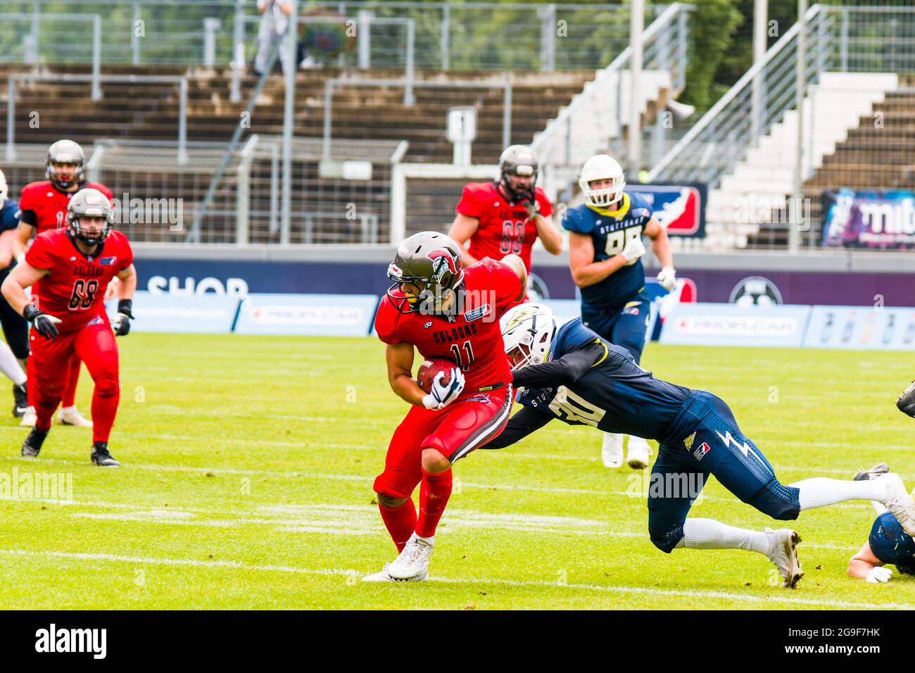 WR # 11 Noah Aarass / Cologne Centurions vs. DB # 30 Till Becker ...