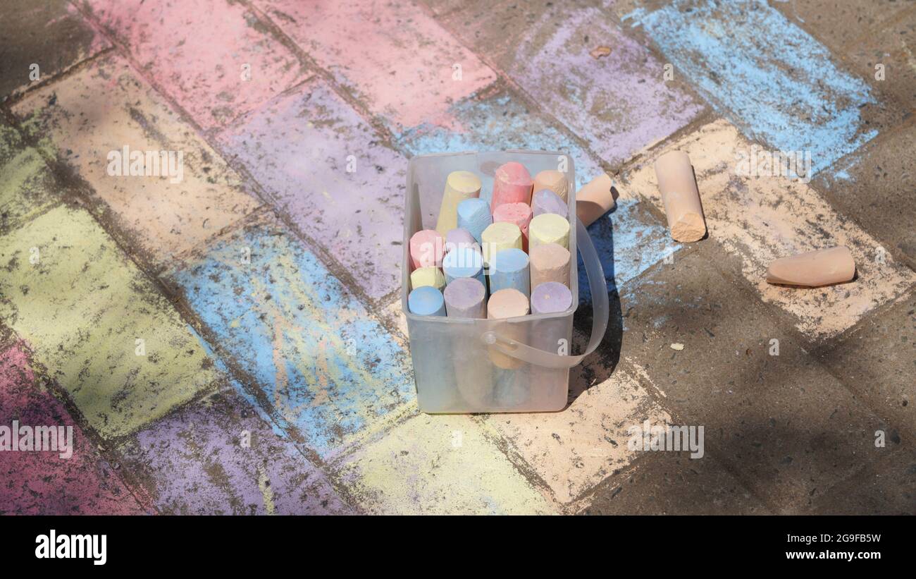 Box of crayons hi-res stock photography and images - Alamy