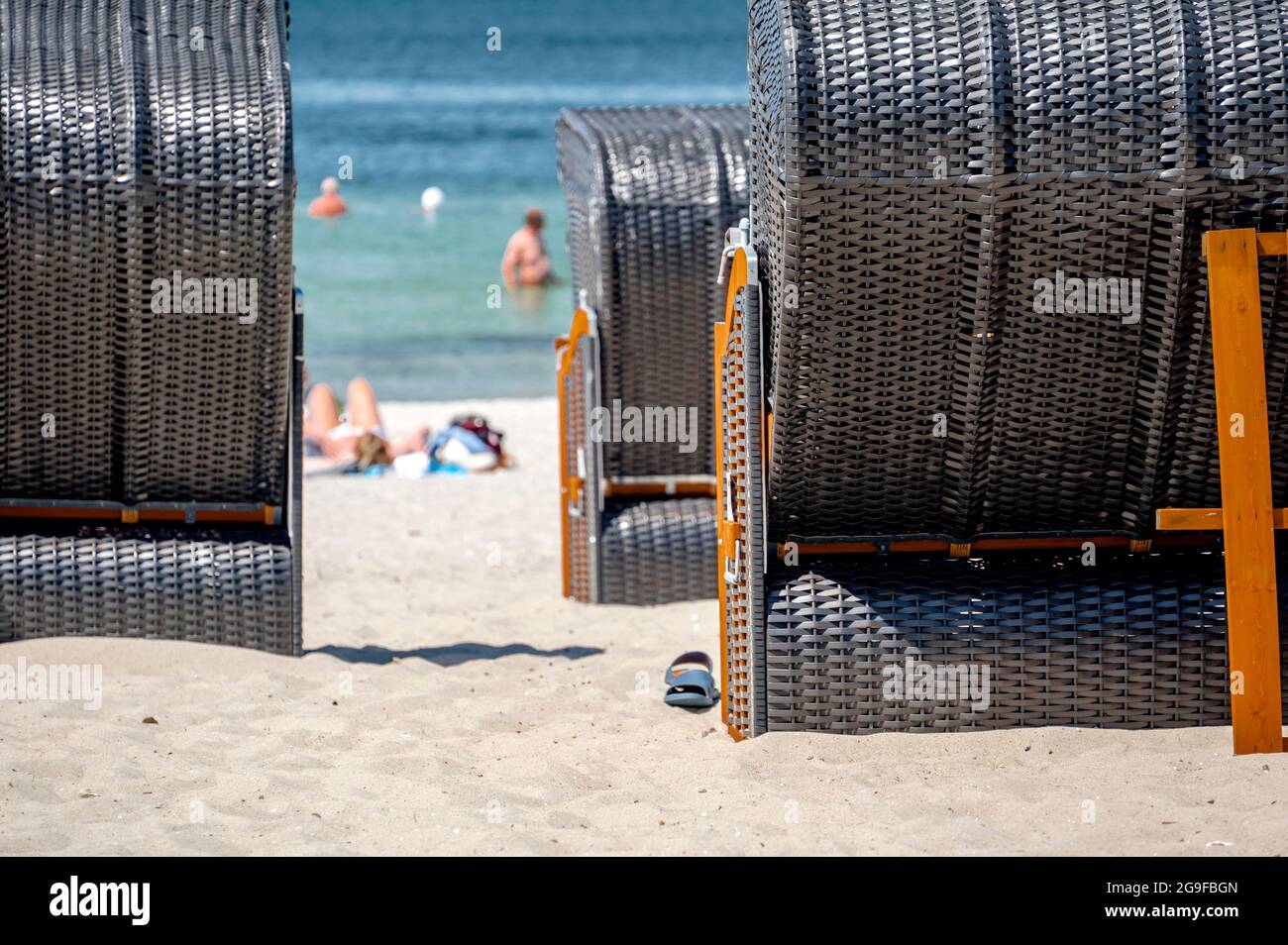 Gluecksburg (Germany, Schleswig-Holstein): Beach at the Firth of Flensburg; Strand bei ...