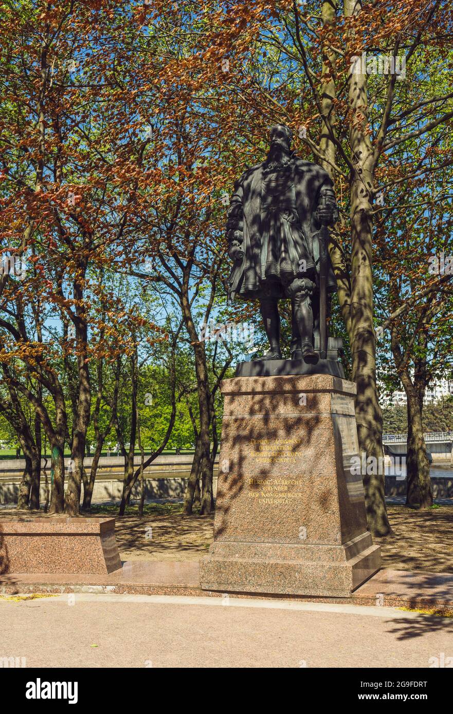 Kant kaliningrad statue hi-res stock photography and images - Alamy