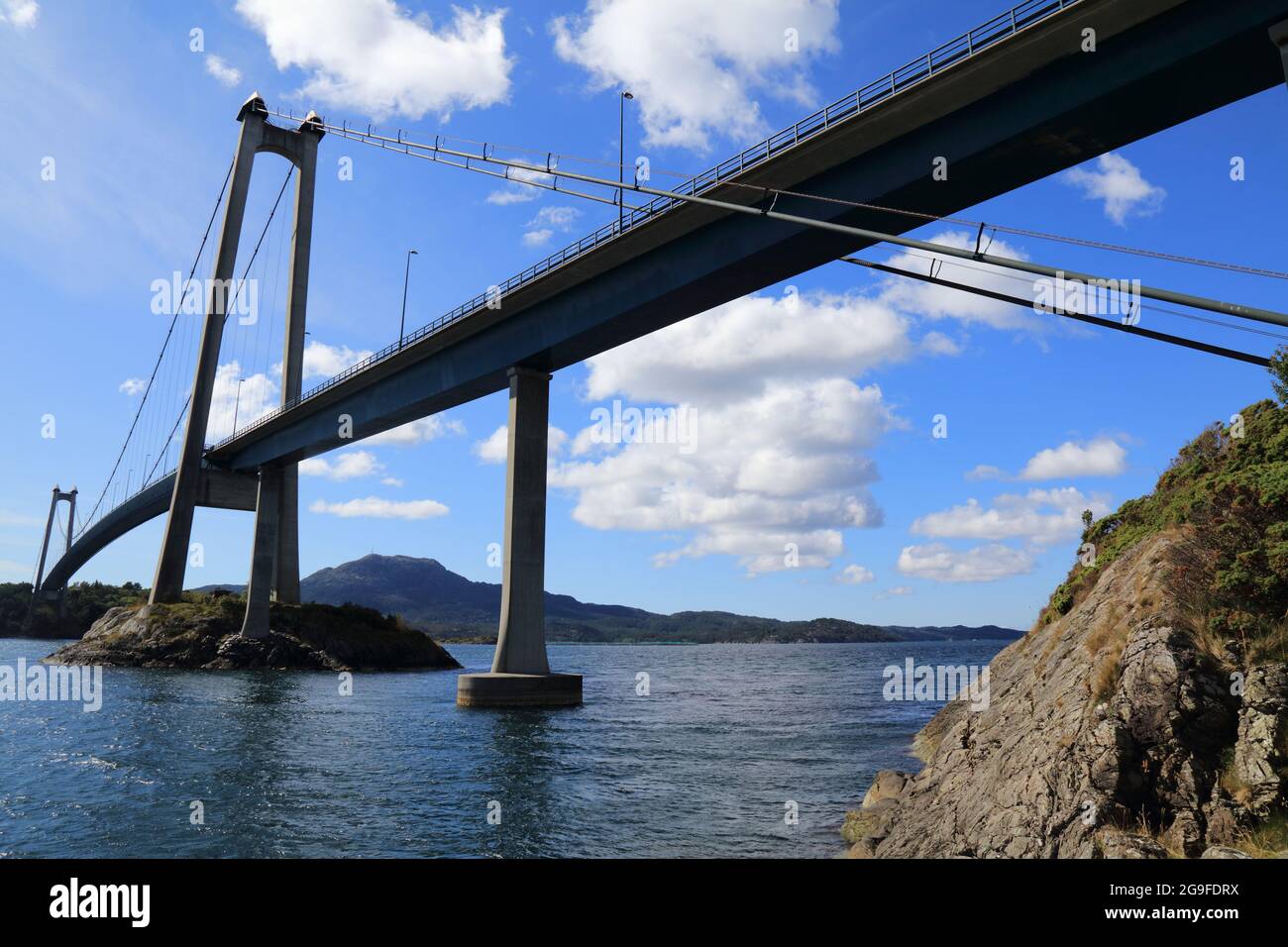 Large suspension bridge hi-res stock photography and images - Alamy