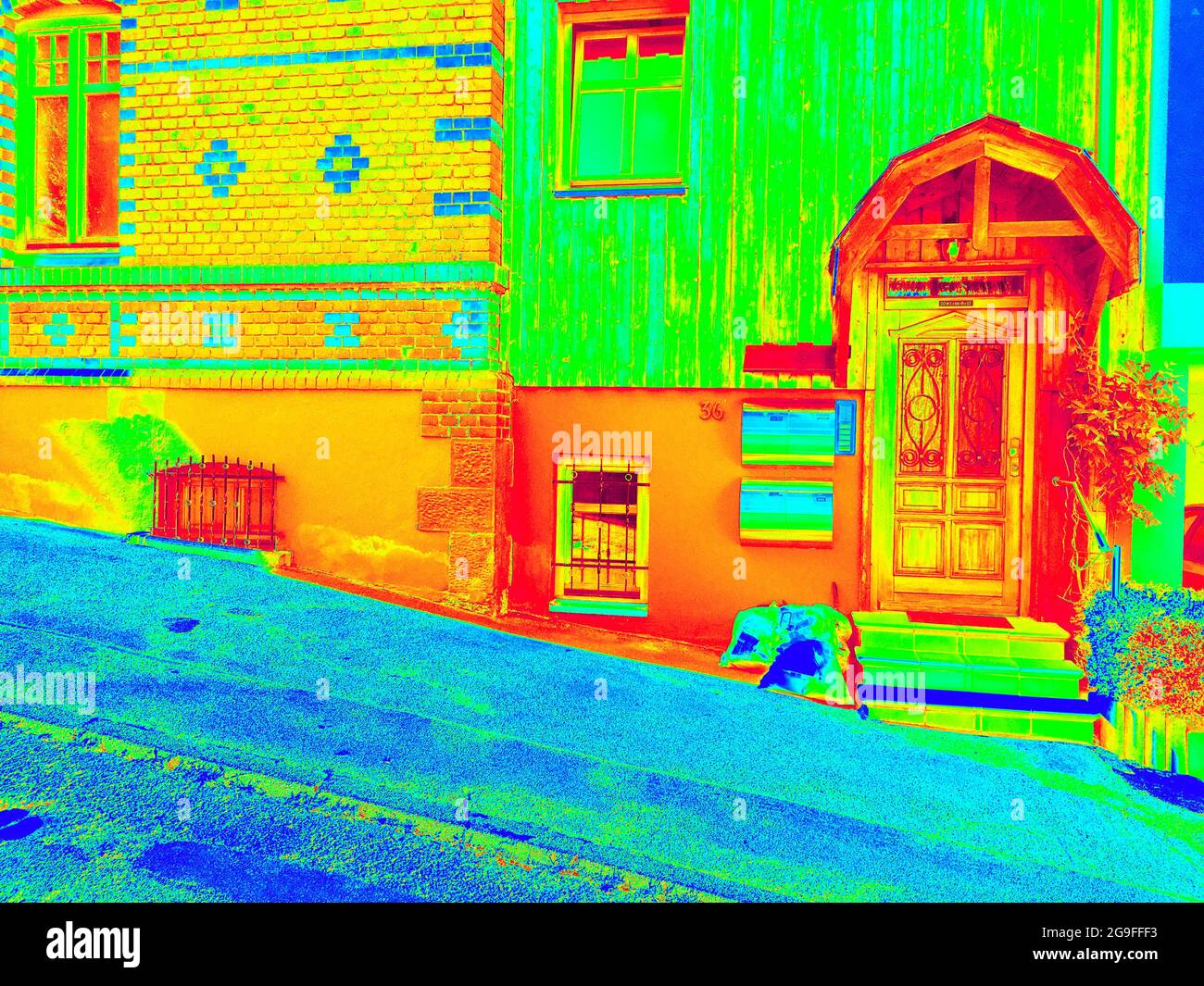 Thermal image recordings of temperature differences in infrared light ...