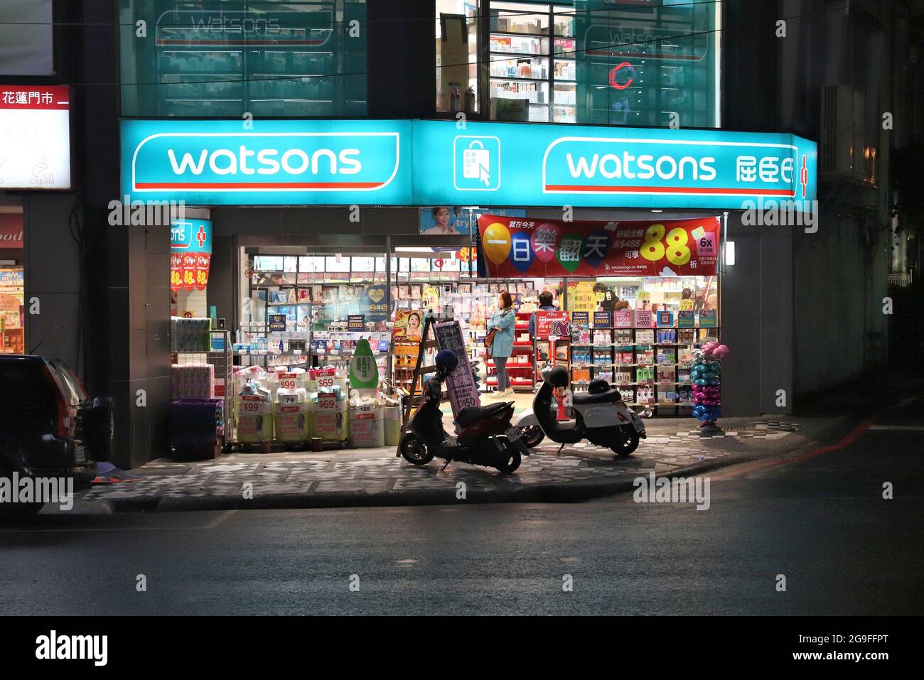 HUALIEN, TAIWAN - NOVEMBER 24, 2018: People visit Watsons drugstore in ...
