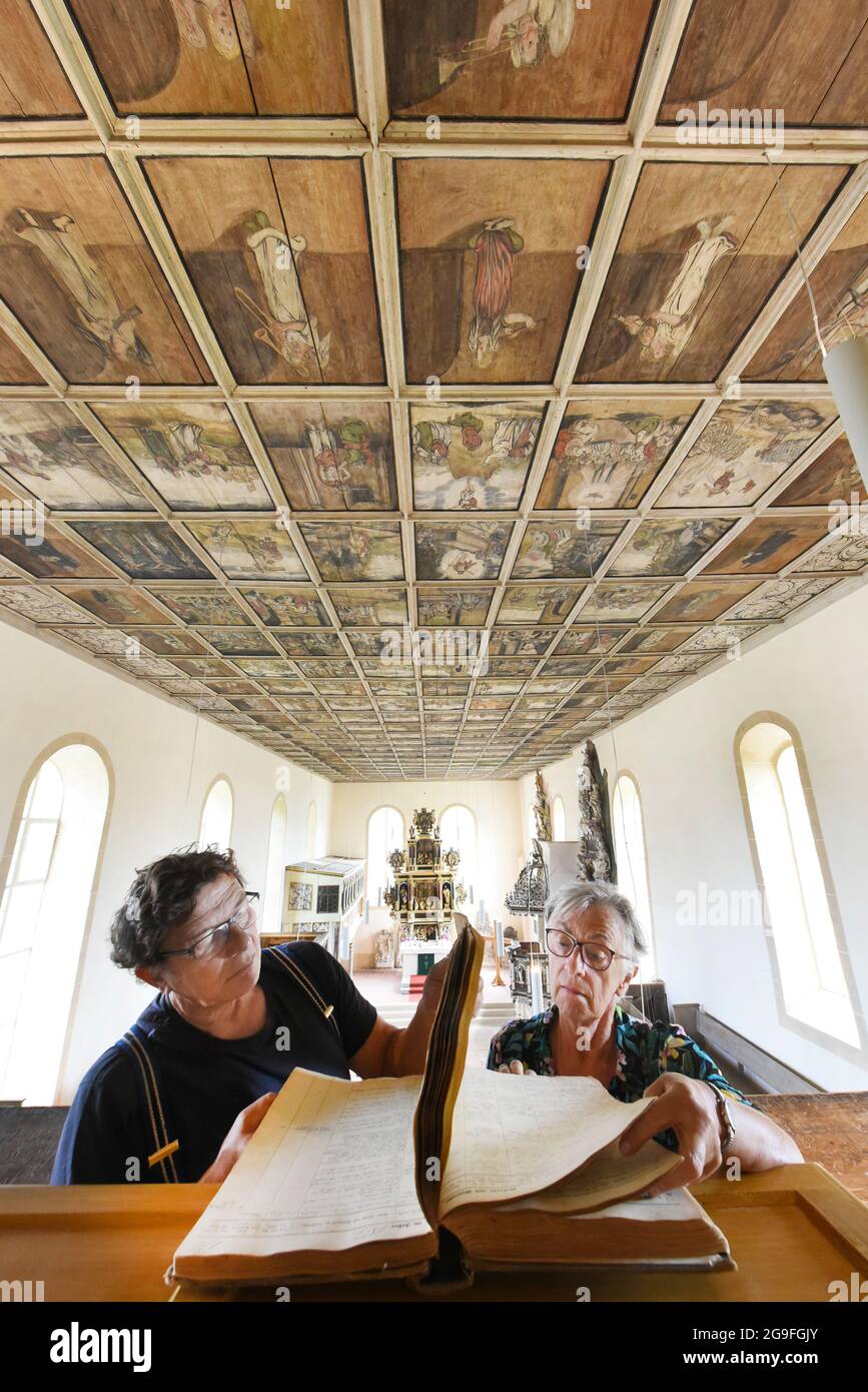Wooden coffered ceiling hi-res stock photography and images - Alamy