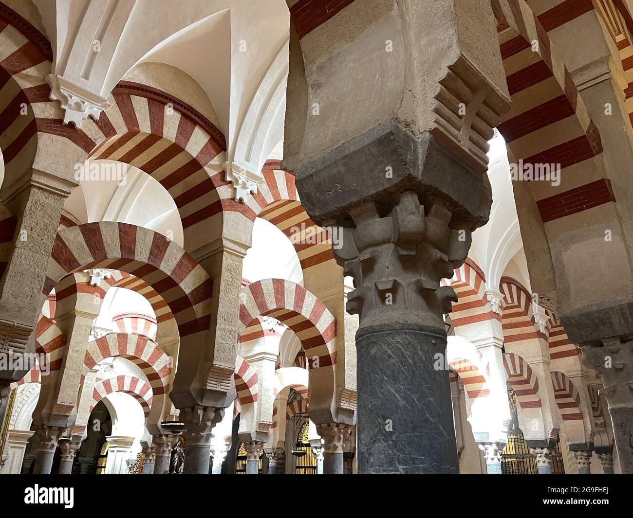 Arches and columns of the Cordoba mosque Stock Photo - Alamy