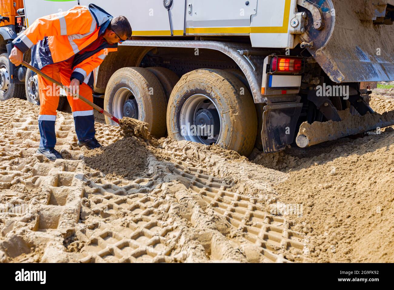 Lorry load of sand hi-res stock photography and images - Alamy