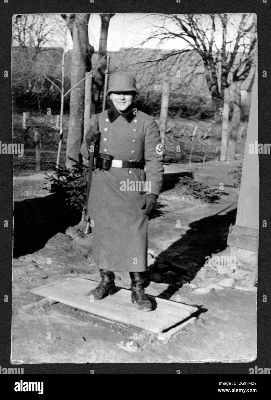 Ww ii german soldier Black and White Stock Photos & Images - Alamy