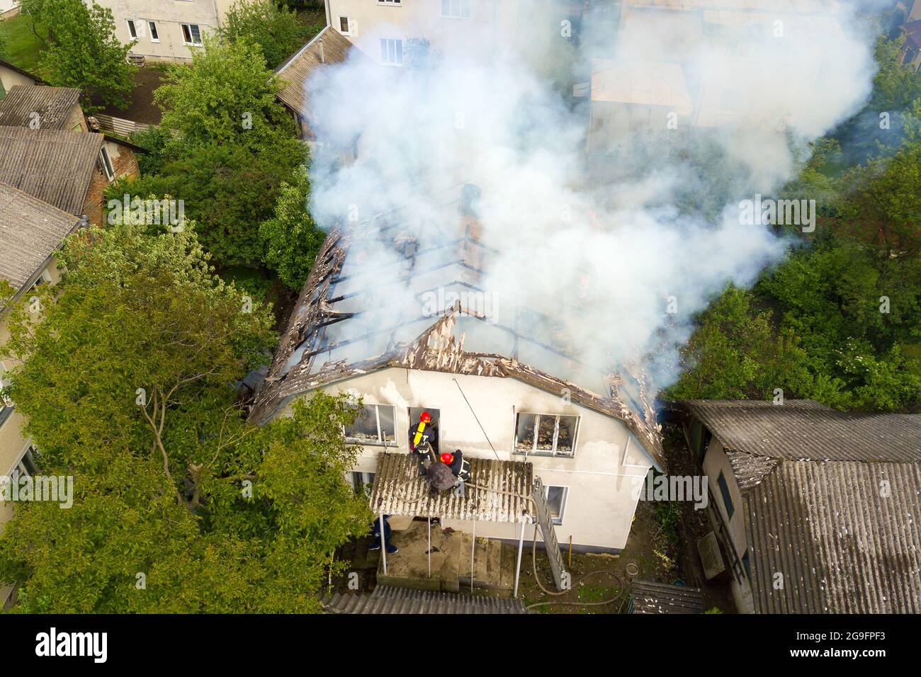Aerial burning building white smoke hi-res stock photography and images ...