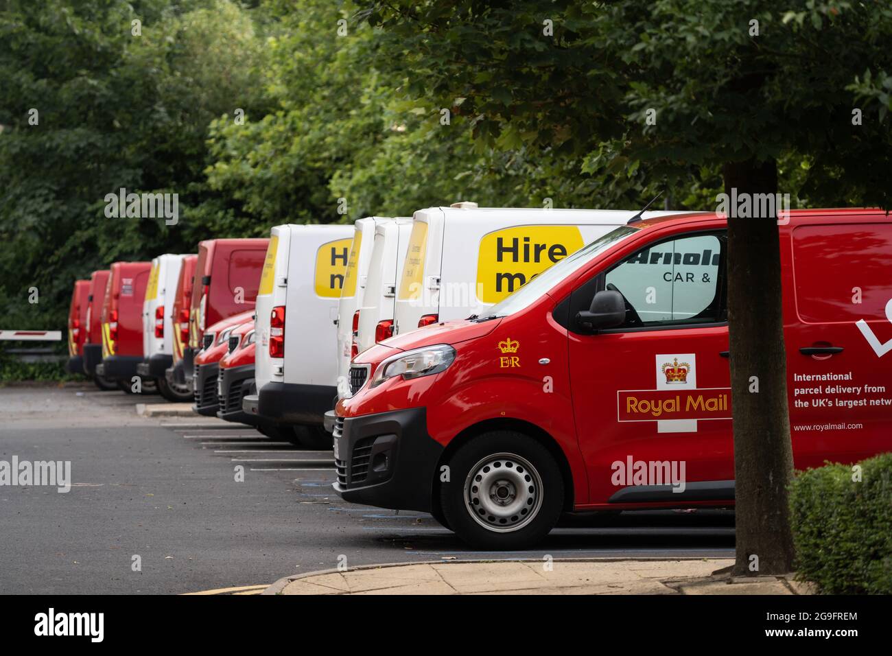 Parked car in front of office building hi-res stock photography and ...