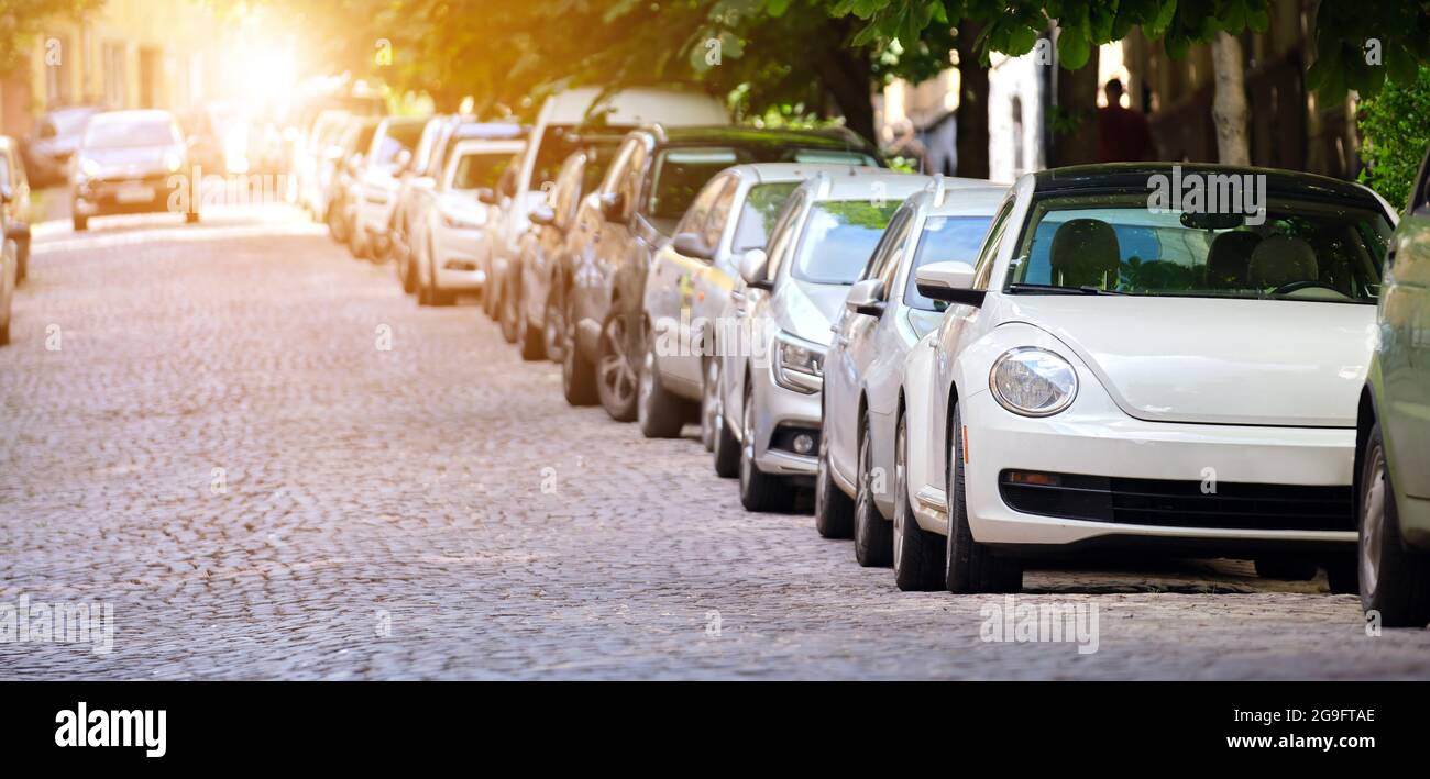 City traffic with cars parked in line on street side Stock Photo - Alamy