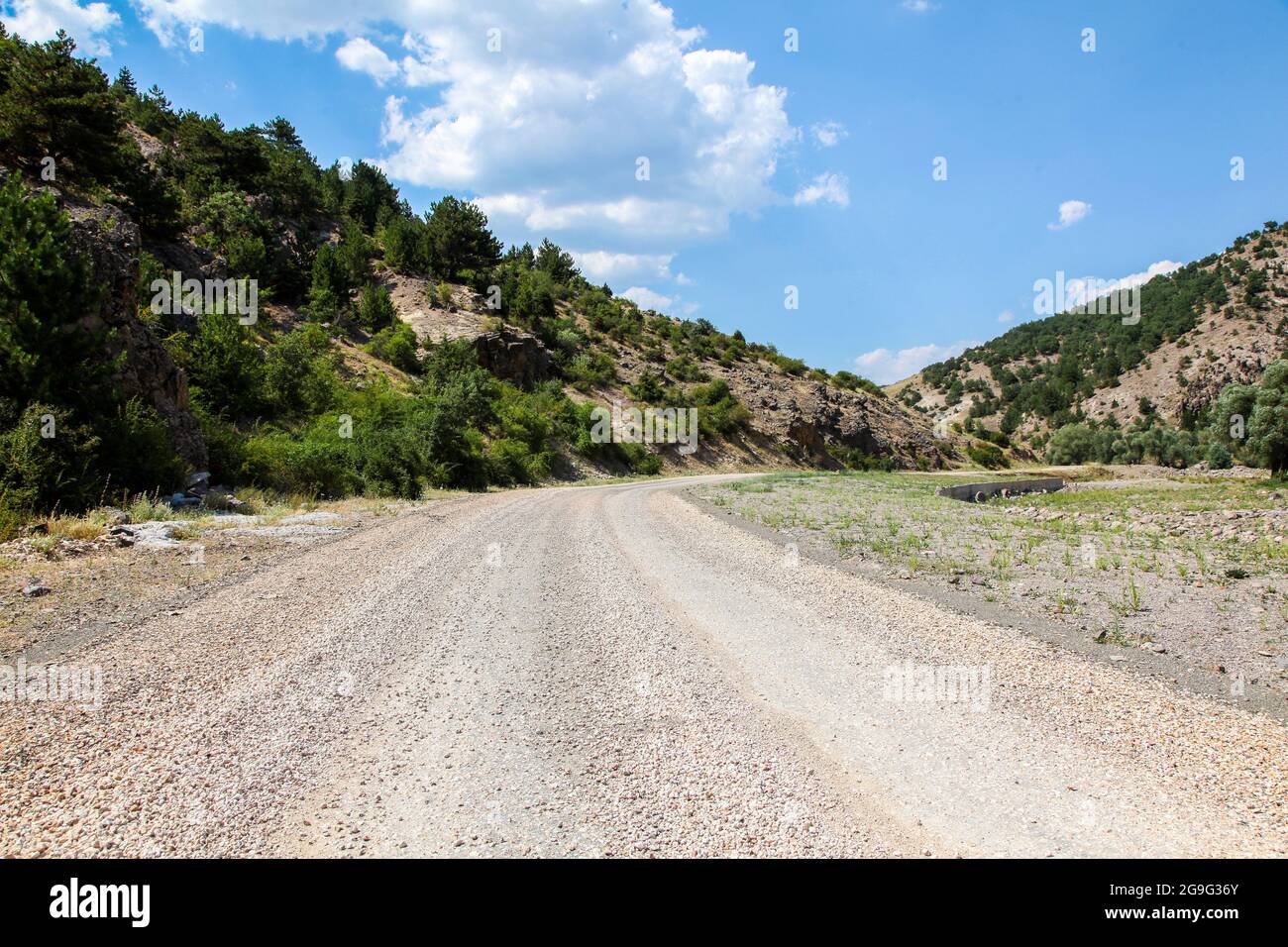 Sandy road with trees and clouds hi-res stock photography and images ...