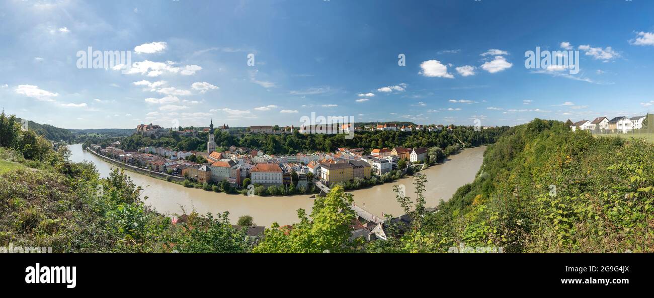 The old town of Burghausen with Burghausen Castle, the longest castle ...