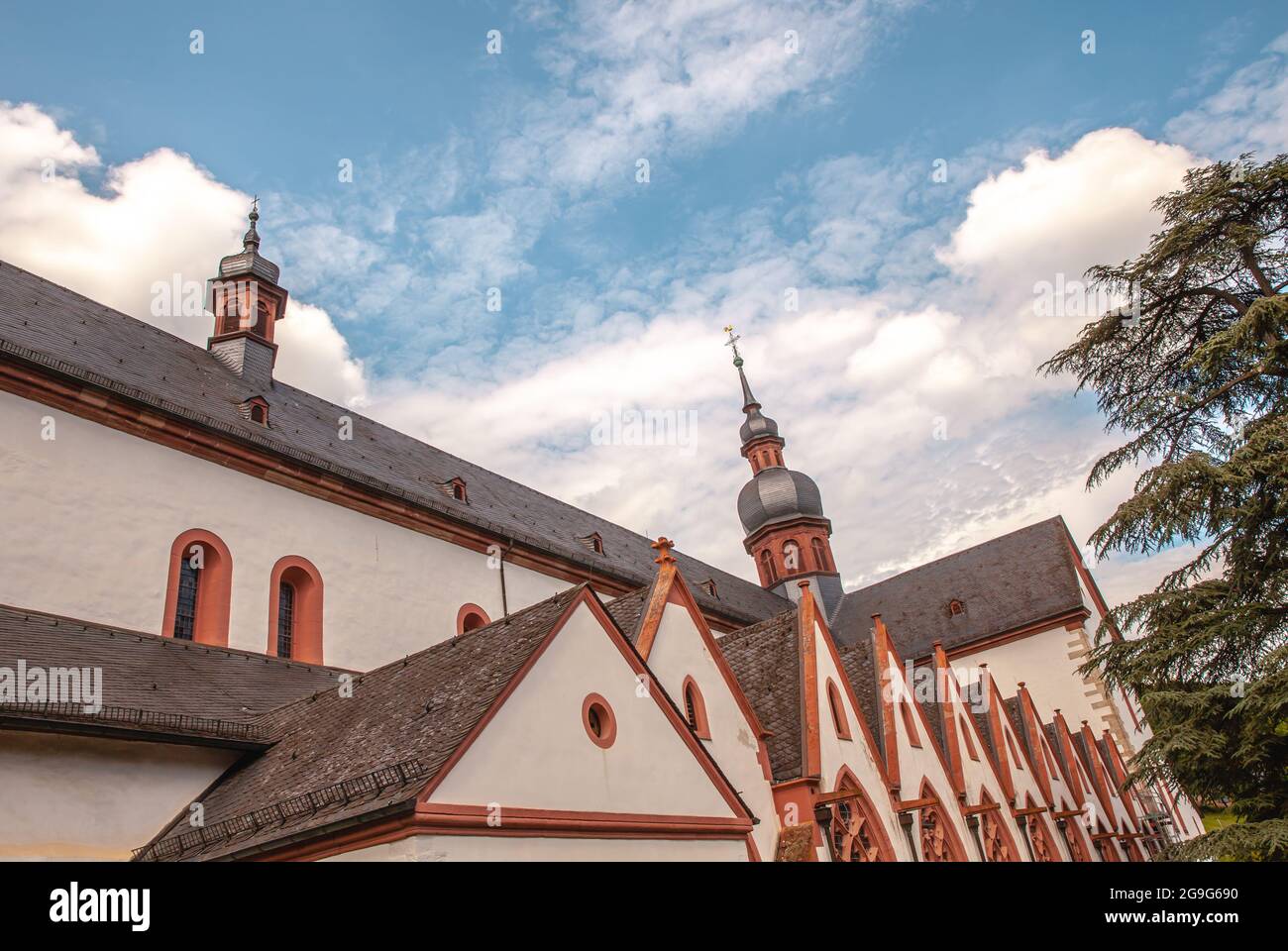 Monastery basilica hi-res stock photography and images - Alamy