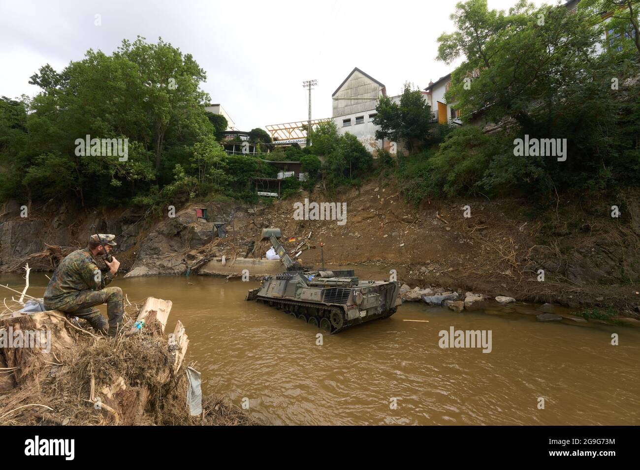 Schuld, Germany. 26th July, 2021. Bundeswehr soldiers try to secure a ...
