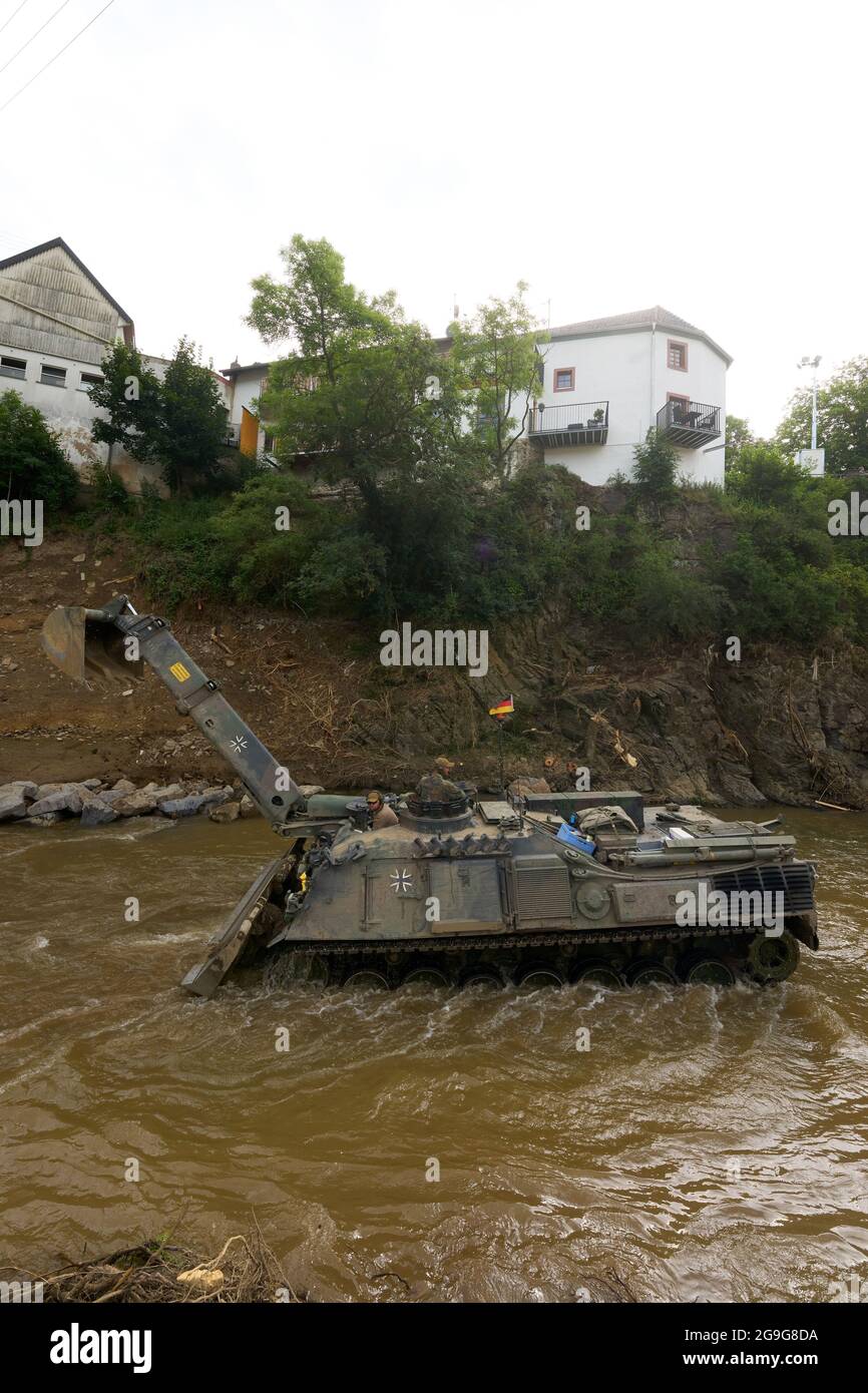 Schuld, Germany. 26th July, 2021. Bundeswehr soldiers try to secure a ...