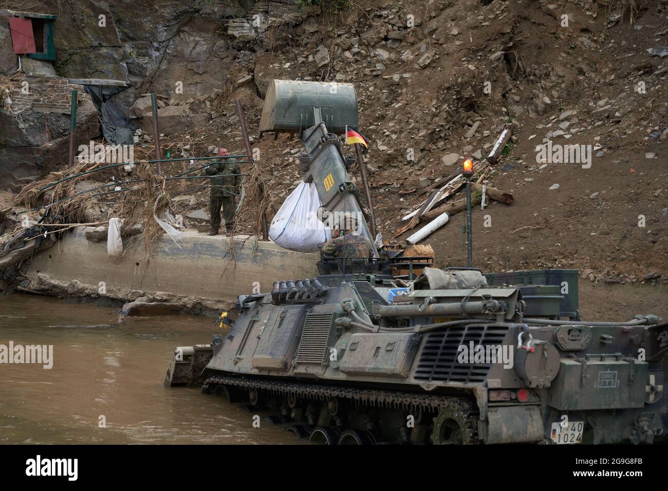 Schuld, Germany. 26th July, 2021. Bundeswehr soldiers try to secure a ...
