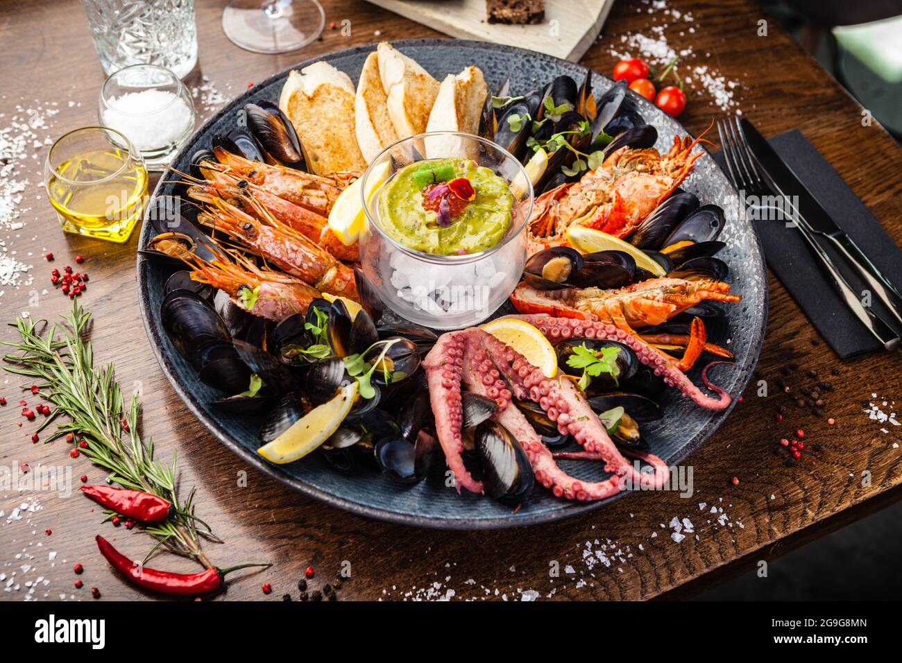 Seafood platter for 2-4 persons. Lobster, octopus, blue mussels ...