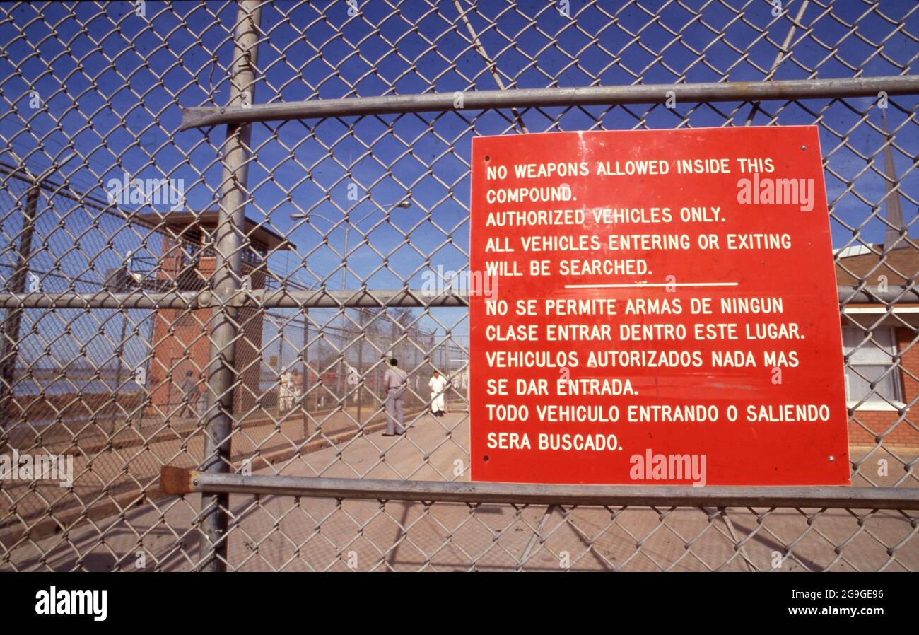 Texas, USA: Warning sign outside maximum security prison in Texas. ©Bob ...