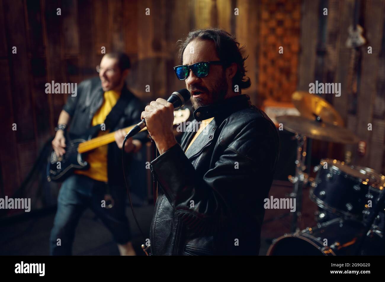 Two man band playing music hi-res stock photography and images - Alamy
