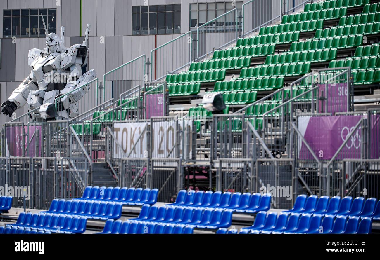 3 on 3 basketball olympics hi-res stock photography and images - Alamy