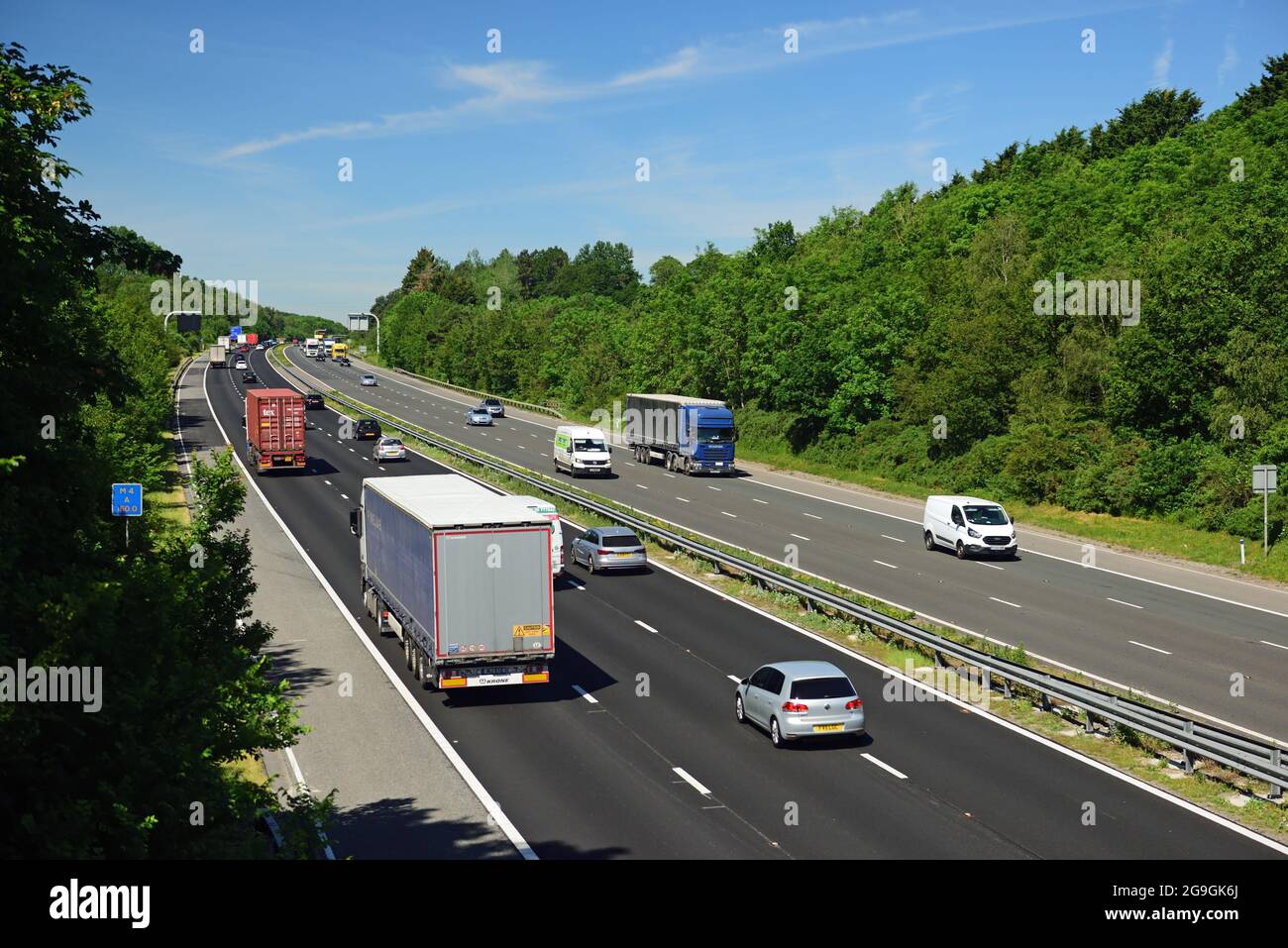 The M4 motorway near Sutton Benger in Wiltshire, between junctions 16 ...