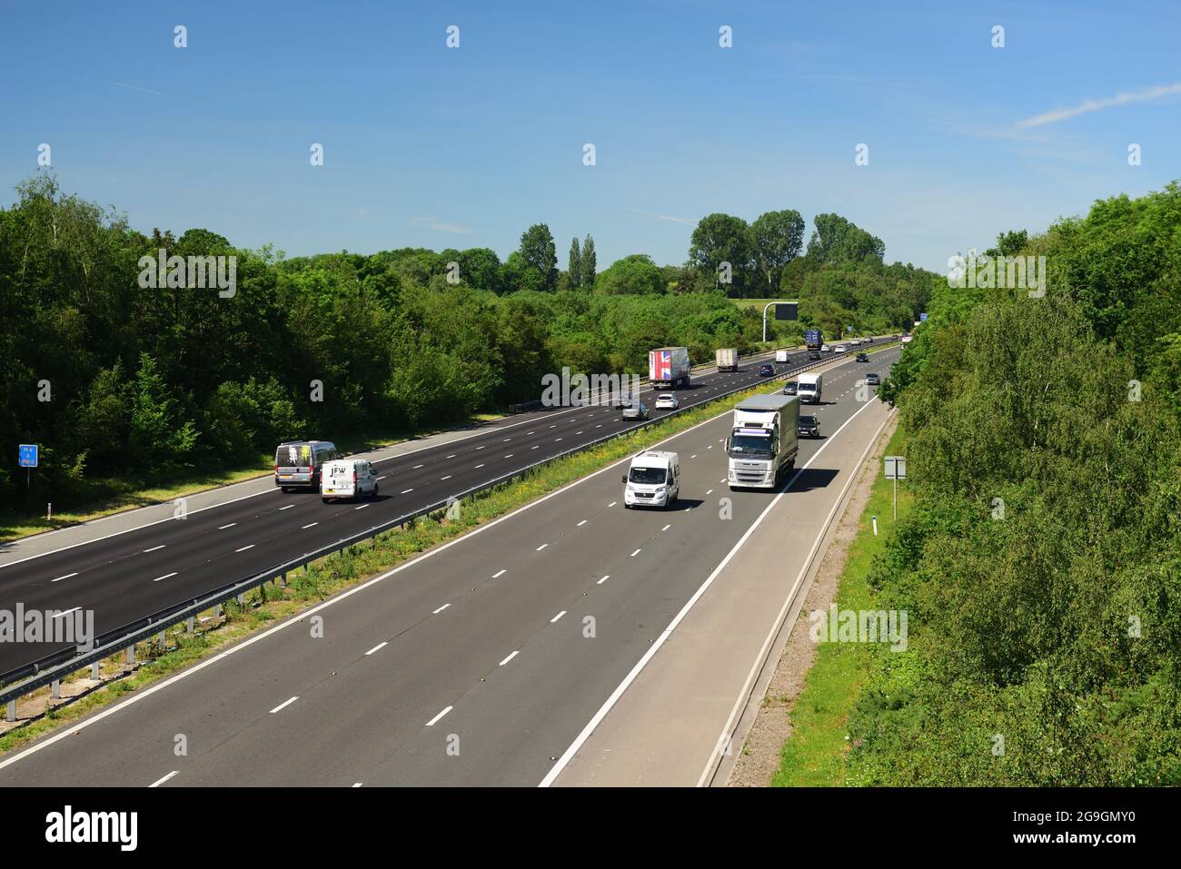 Central reservation motorway hi-res stock photography and images - Alamy
